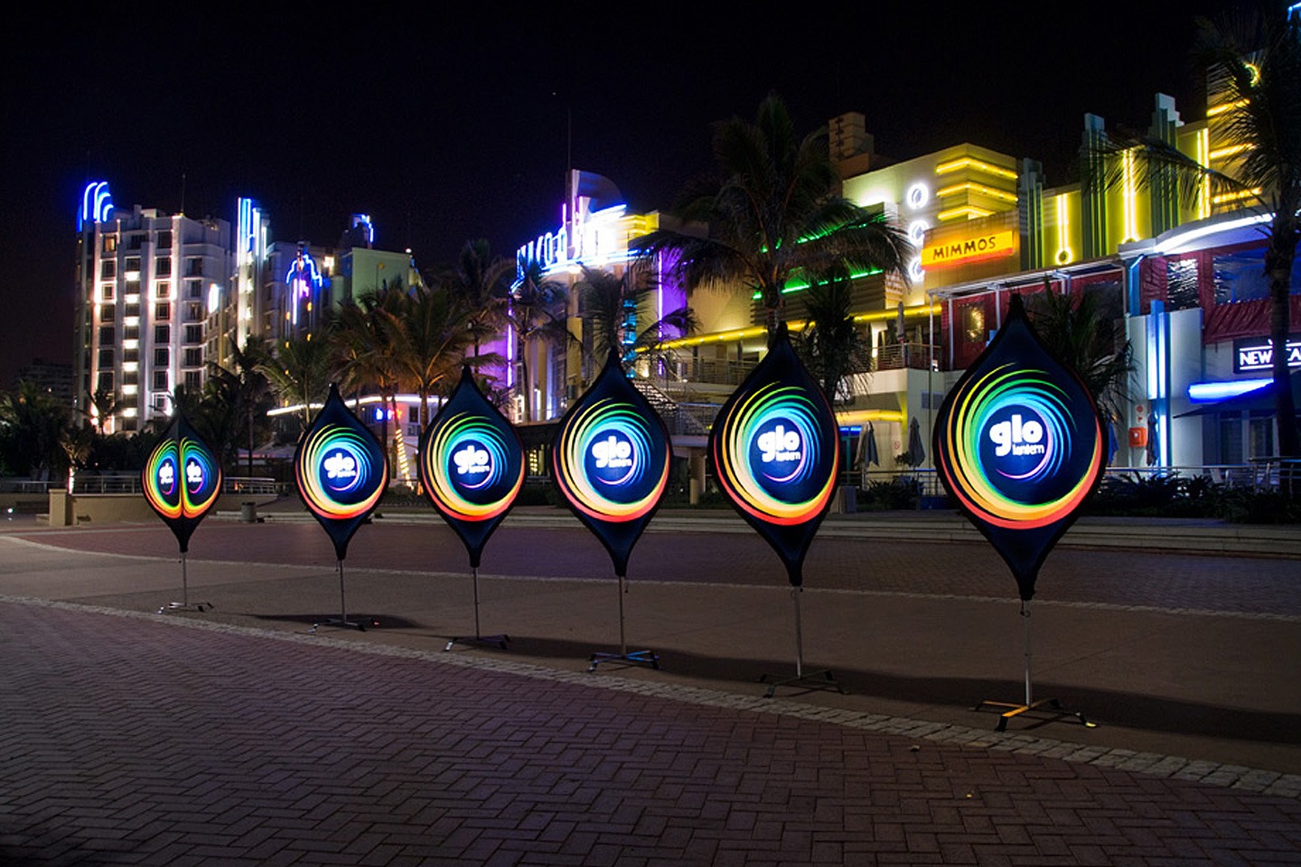 Stand Out with Customized Beach Flags - Leaf Flags, Magnum Flags ...